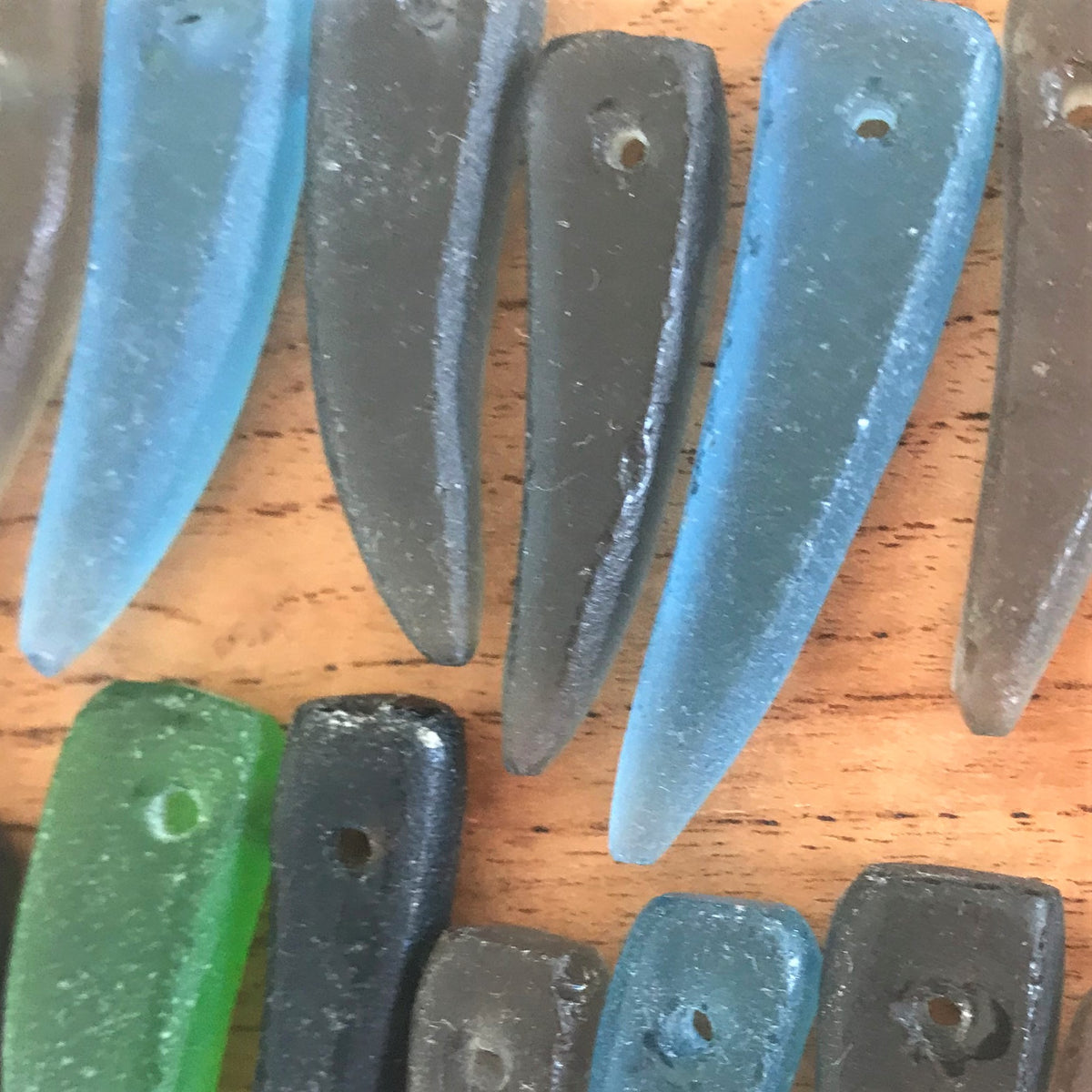 43pcs - 35-55mm Recycled Javanese Coloured Glass Claws [JAV-1 ...